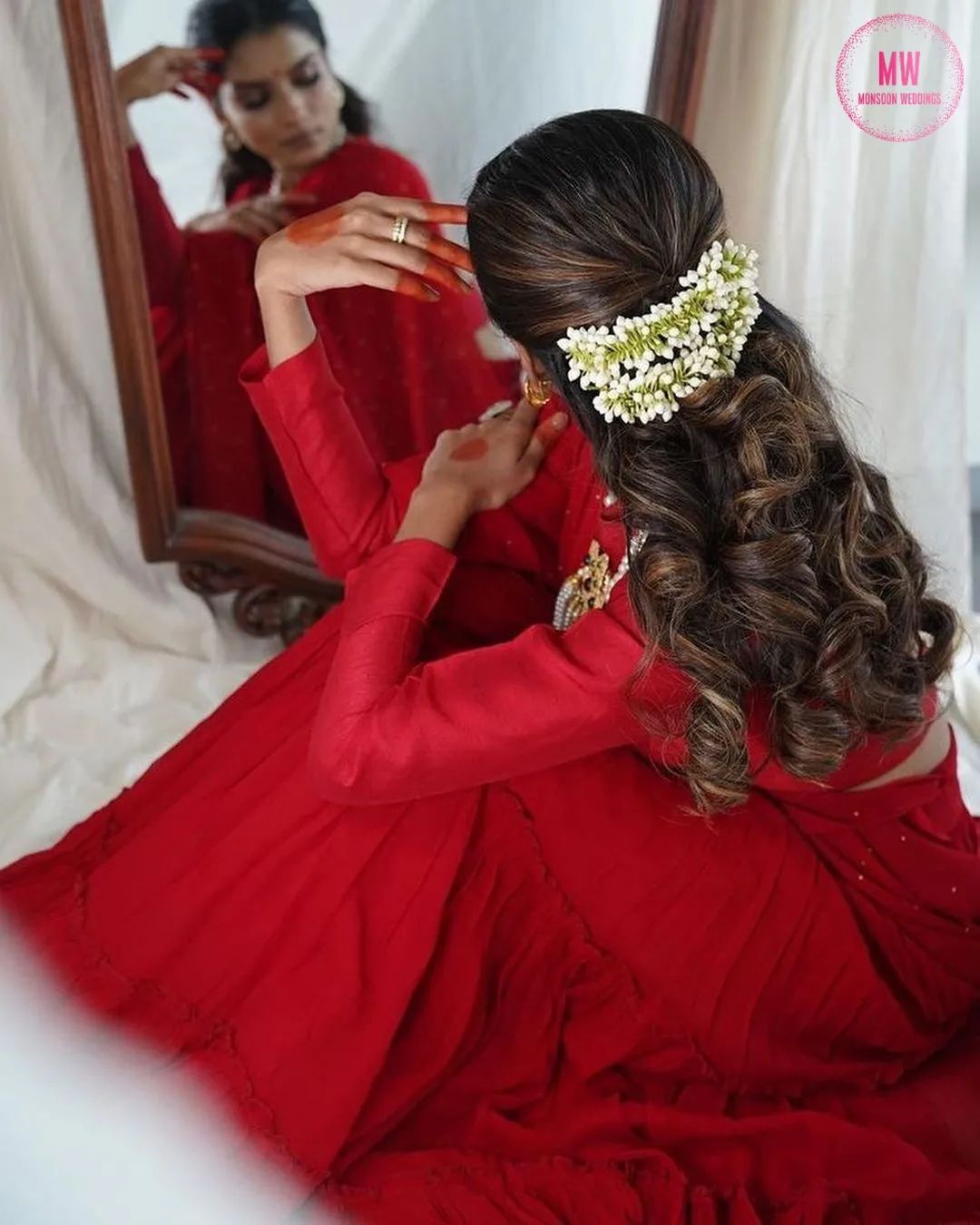 25 Gorgeous Gajra Hairstyles Plus Diy Tutorials Wedbook